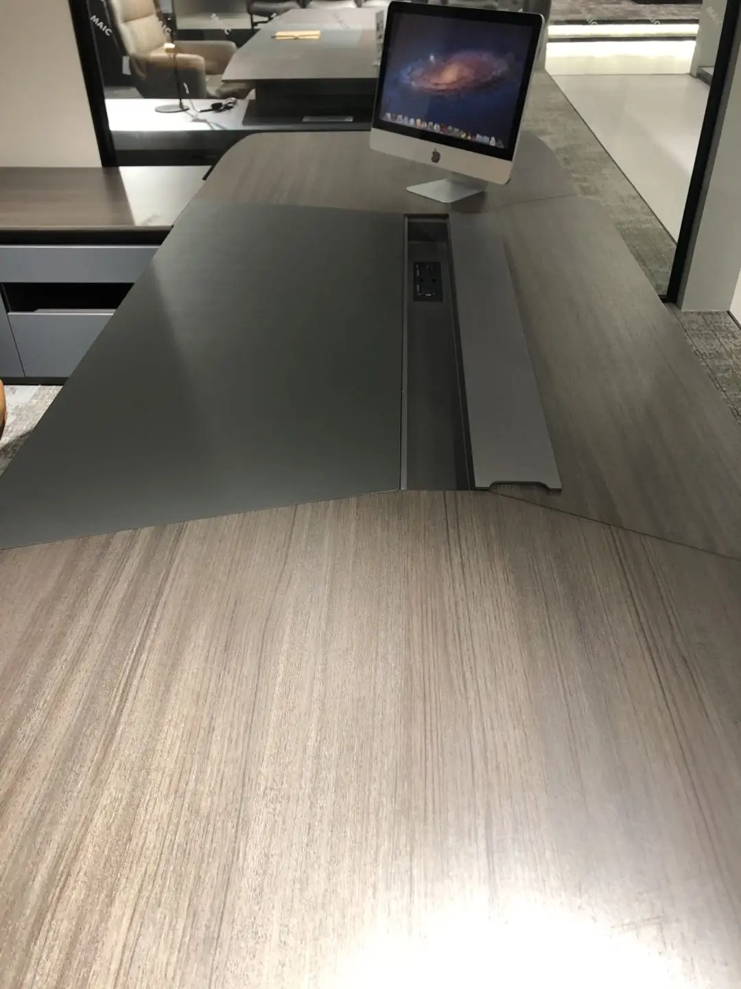 Luxury Wood Chairman Table - Modern Design & 5-Year Warranty