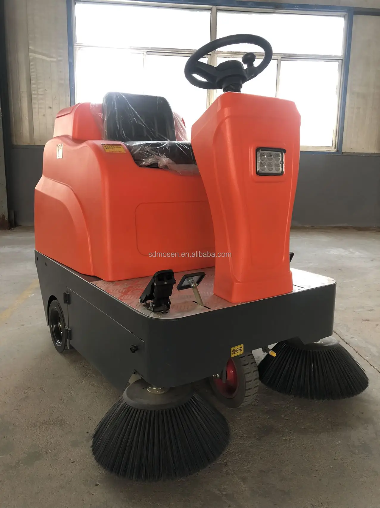 Small Street Sweeper Industrial Sidewalk Sweeper Automatic Ride On Road ...