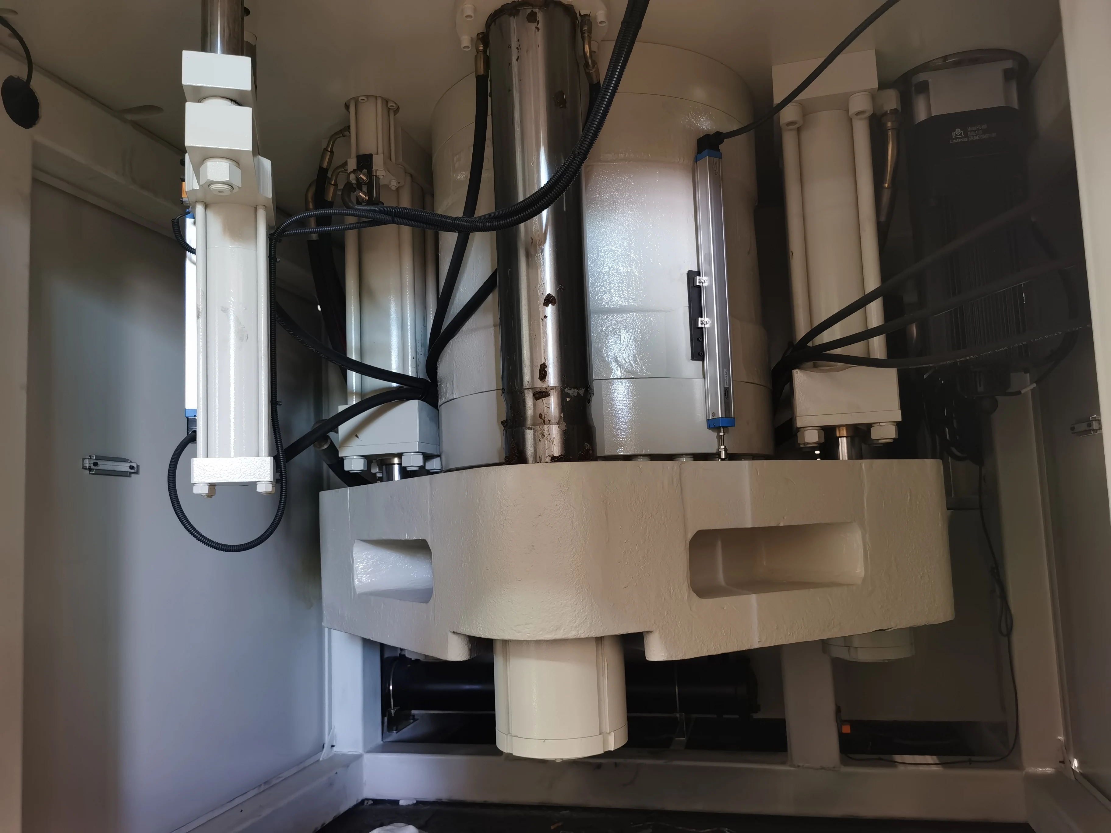 ZHENGHUA 120T Vertical Injection Molding Machine for USB Cable Producing