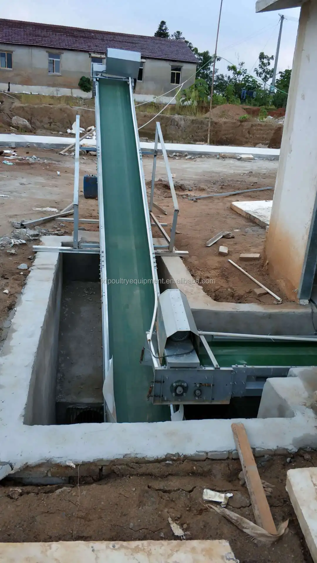 Efficient Chicken Manure Removal System for Farms