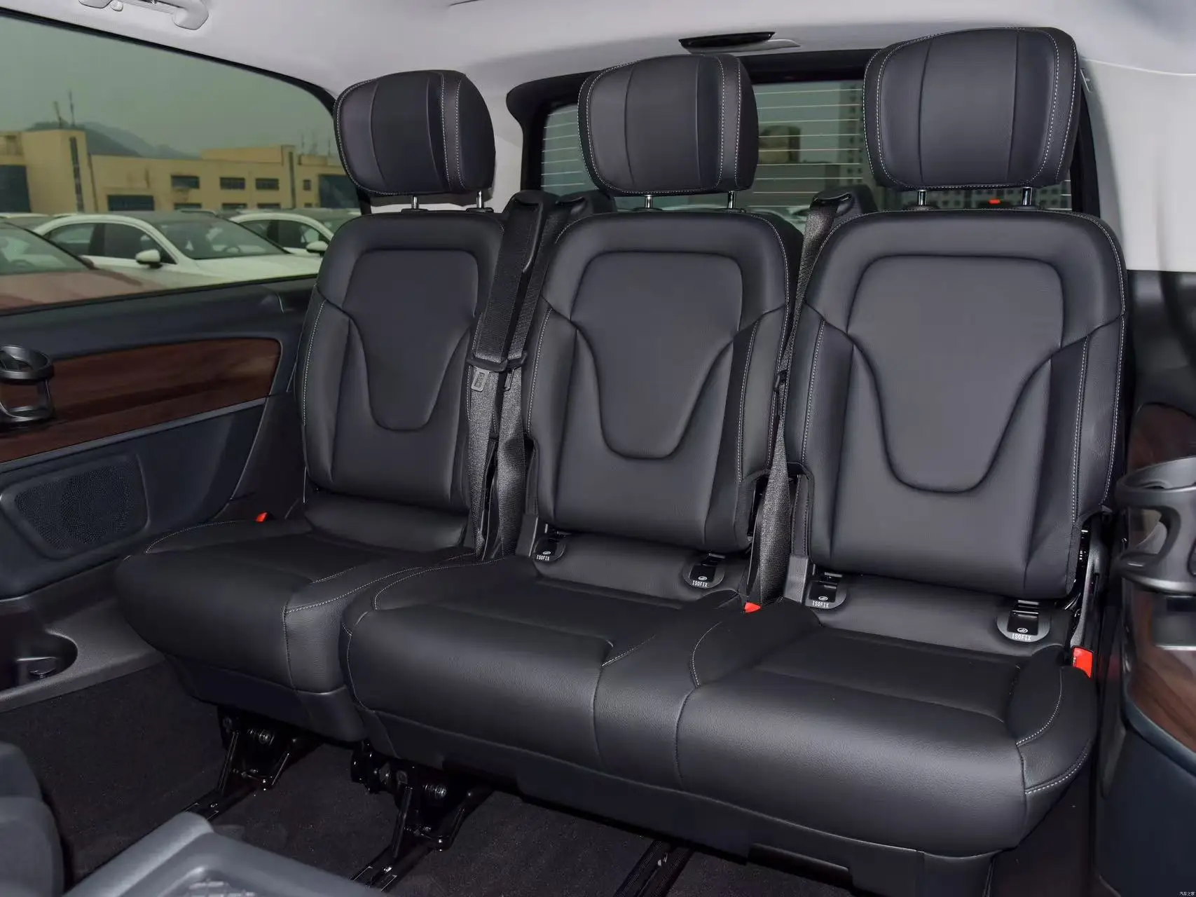 Fun-travel Vito W447 Aero Seat - Customizable Leather Seats