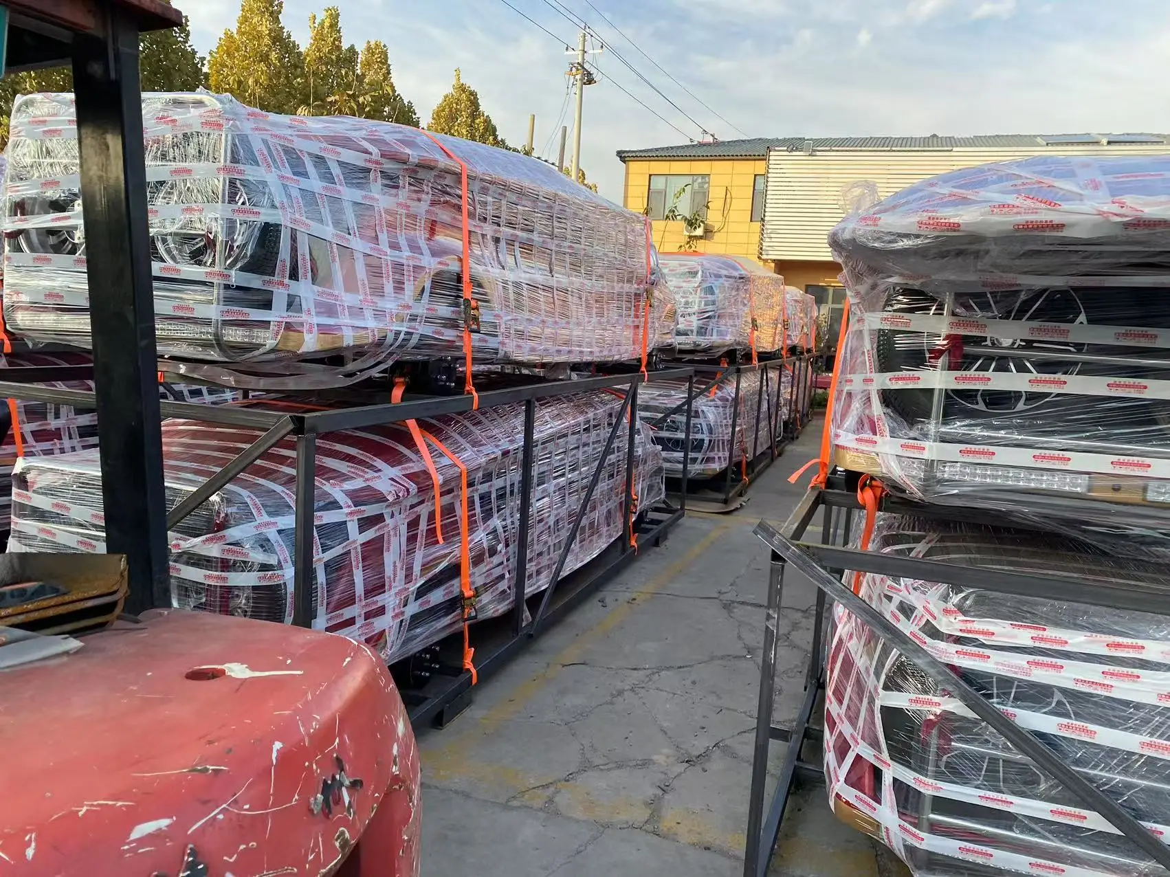 Enclosed Deluxe Four-Wheeled Mini Tour Bus - 11 Seaters