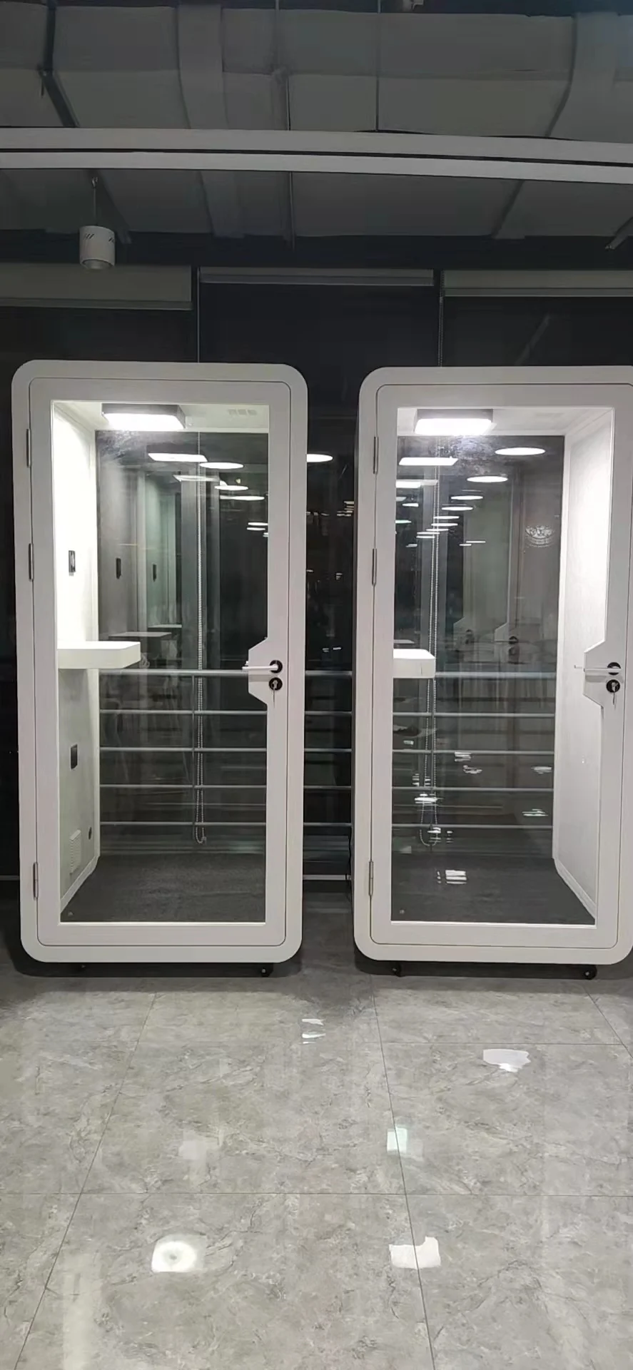 Modern Single Person Work Pod - Soundproof Office Phone Booth with ...