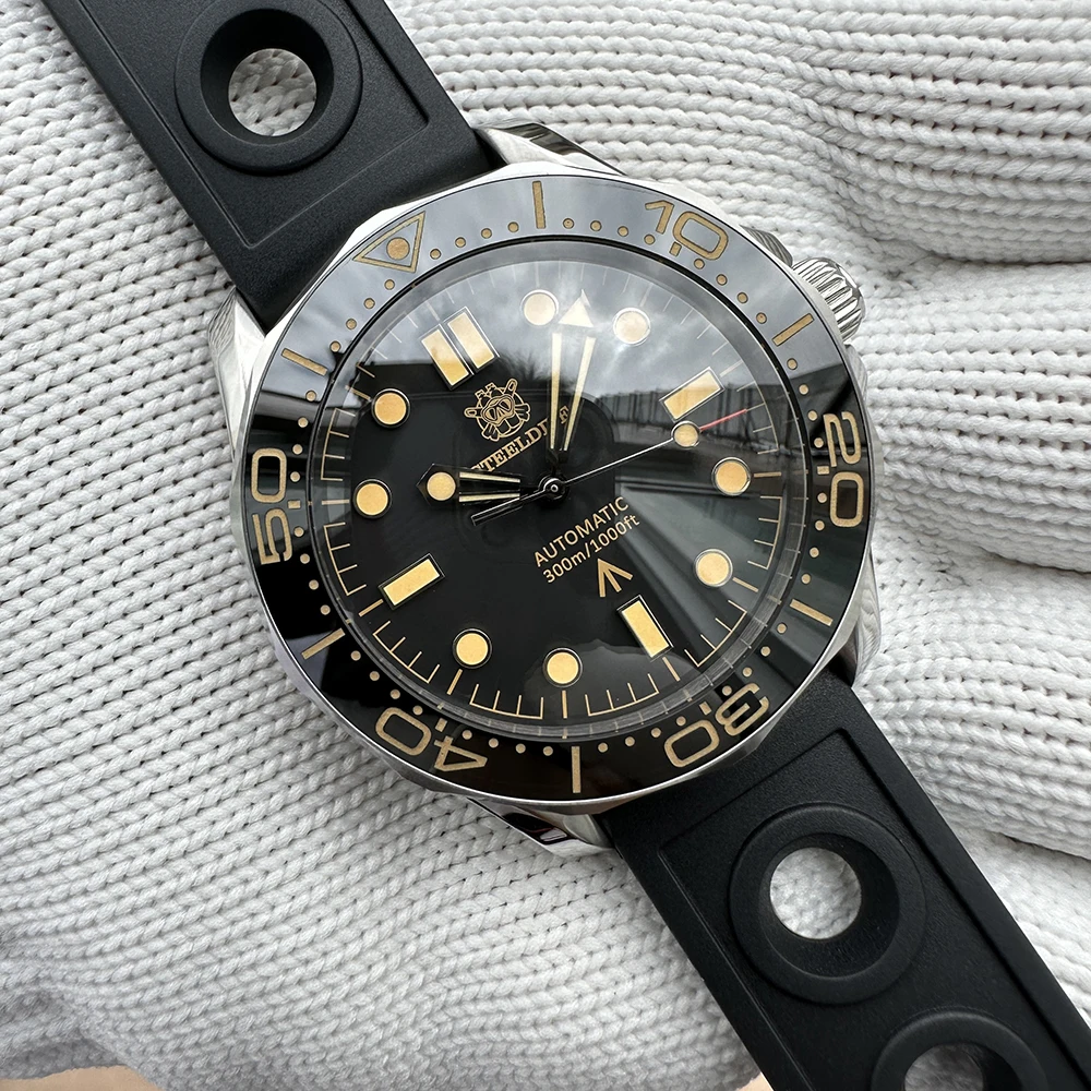 STEELDIVE SD1957 - Durable 42mm Dive Watch with NH35 Movement