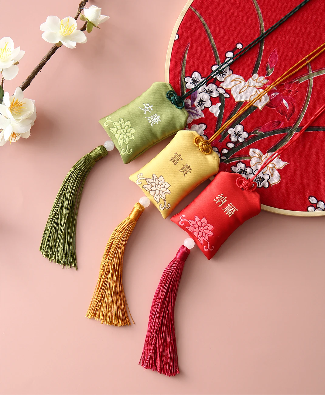 Eco-Friendly Chinese Herbal Plants Medicine Sachet Scent Sachet in Silk ...