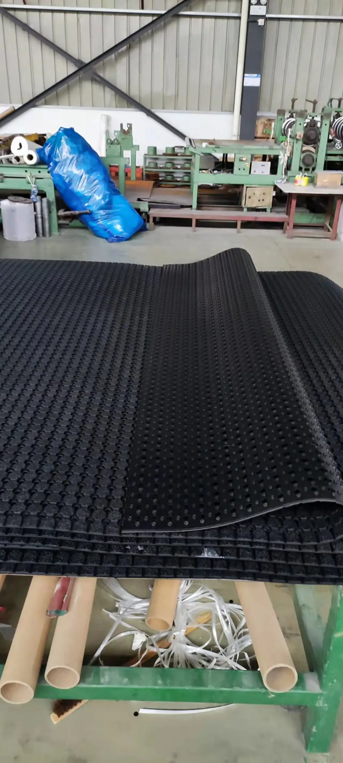 Outdoor Rubber Grass Mat With Perforated Pad Custom Cutting And ...