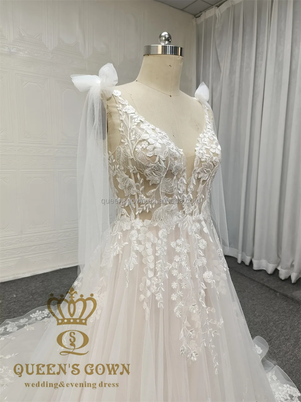QUEENS GOWN Latest Custom Luxury A-line Bridal Dress Sexy Deep V-neck ...