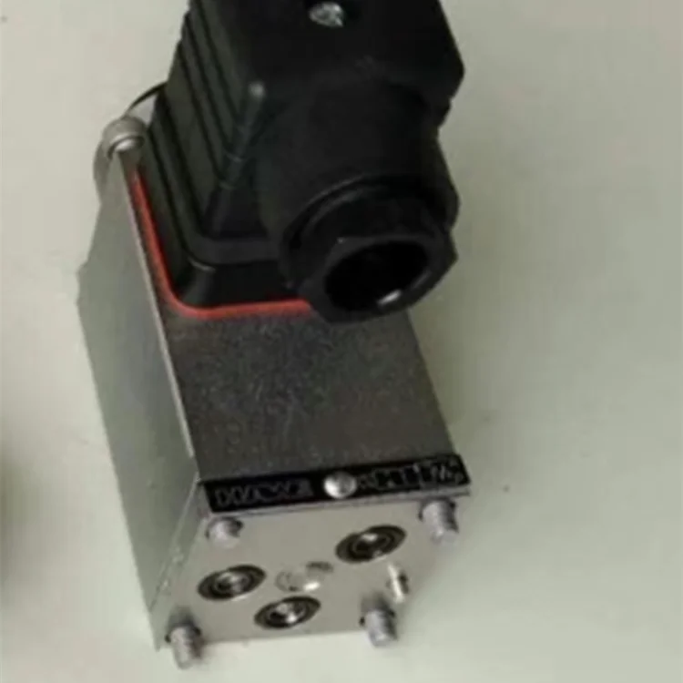 Pump Truck Multi-Way Valve WN1F 7470010S - Reliable Flow Control