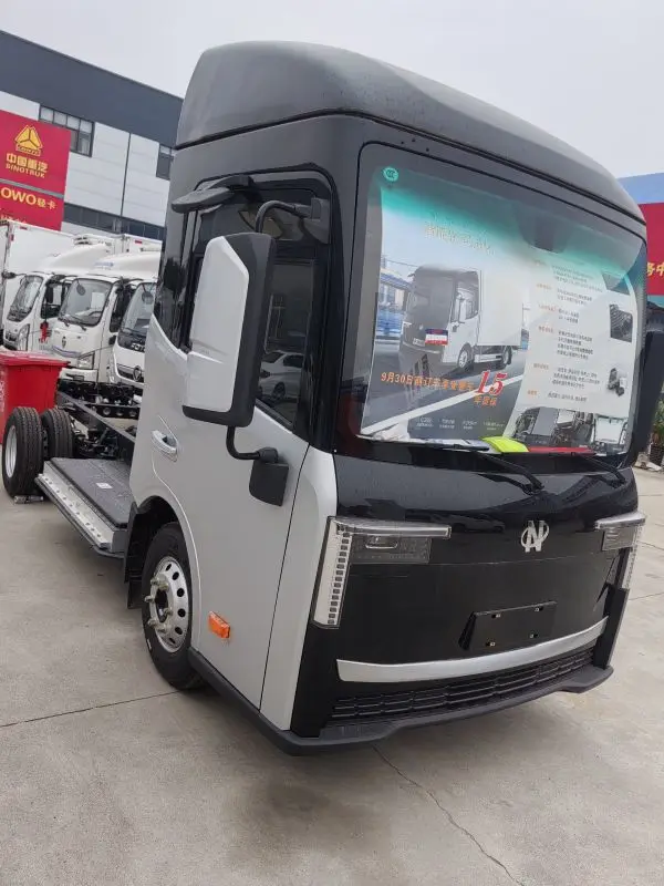 Qian Chen Electric Tractor Truck - Efficient & Reliable