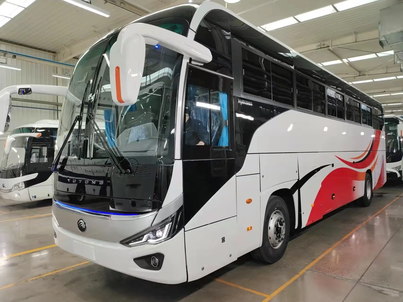 Yutong ZK6128H Bus - 50 Seats with Air Condition & Leaf Spring Suspension