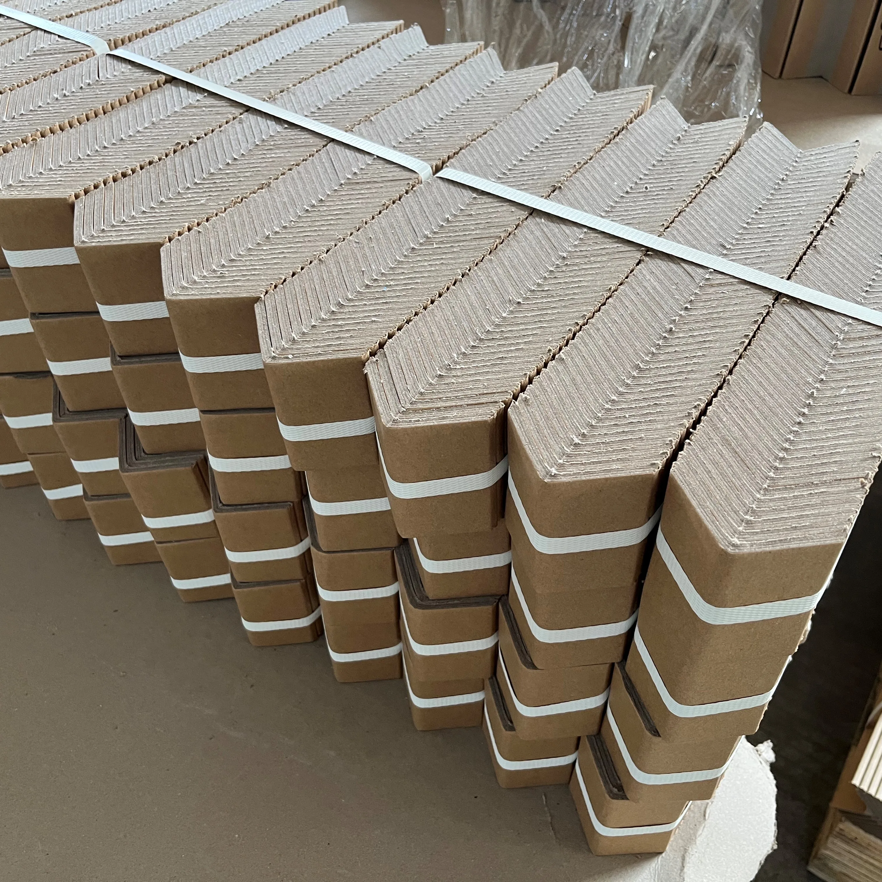 Brown Corrugated Cardboard Angles Edge Boards Kraft Paper Pallet Edge ...