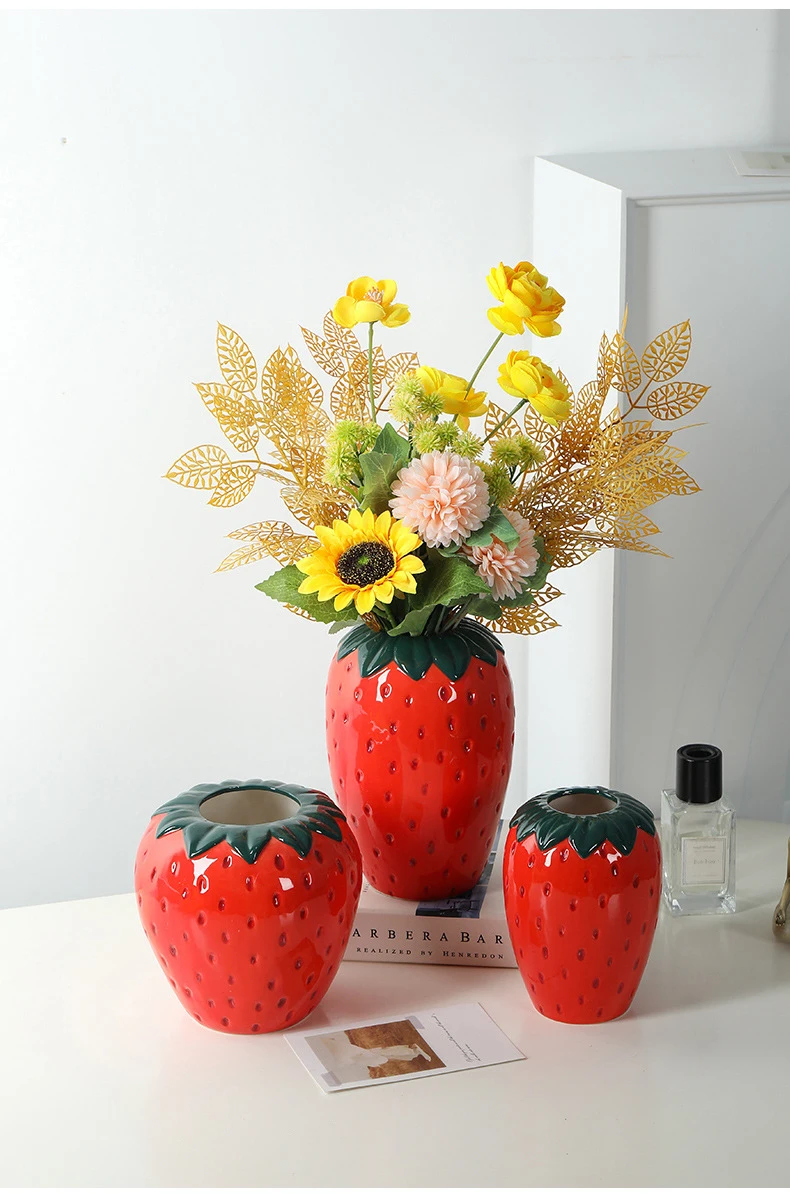 Strawberry Vase - Modern Red Ceramic Flower Vase Decor