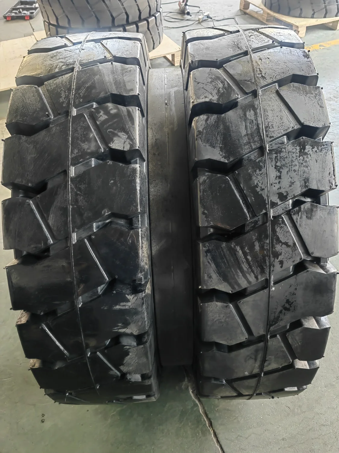 Terex Fuchs Mhl350 Material Handling Machine Solid Tyre 12.00-20 - Buy ...