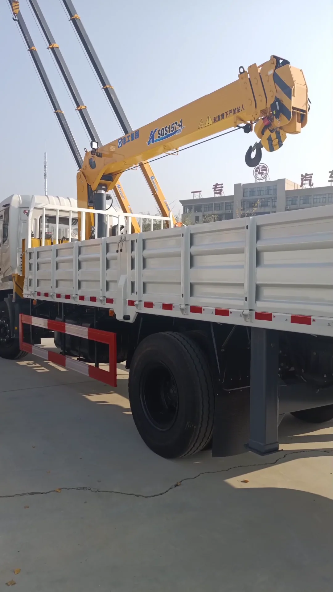 Dongfeng 4x2 Half Cab Truck Crane Truck 6 Booms Arm Mounted Crane For ...