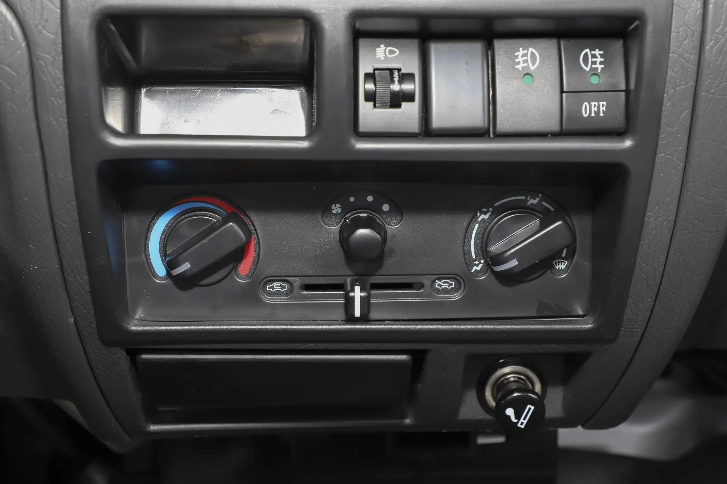 Dongfeng DFM DFSK Sokon K02 K01 - High-Income Transporter