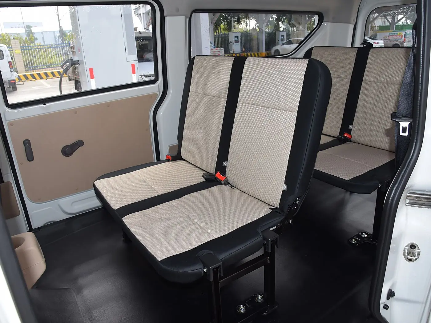 Changan KYC V5 EV Minivan - Versatile Electric Vehicle