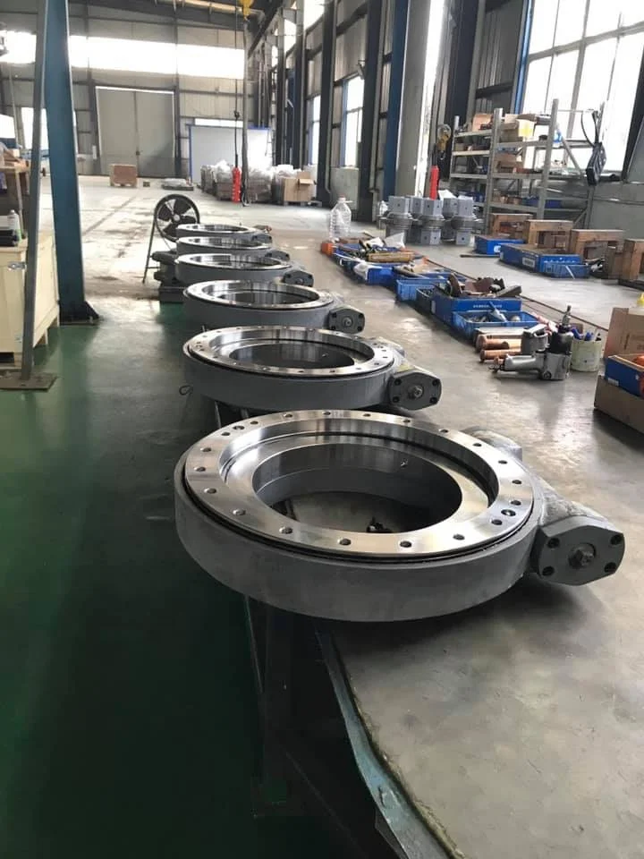 LYJW High Quality Stock Enclosed Slewing Drive for Solar Tracker