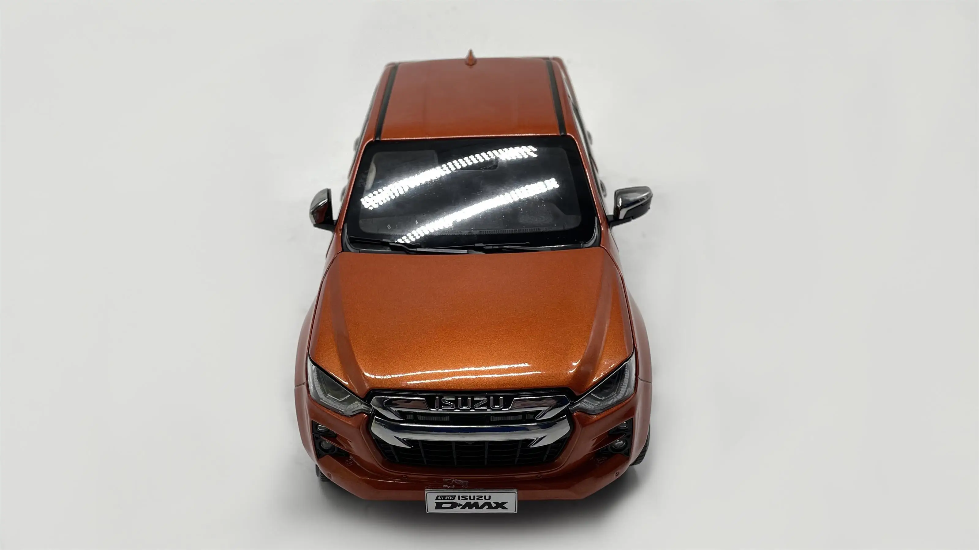 Free Auto Parts Model Car 1:18 for Isuzu D-Max Orange One