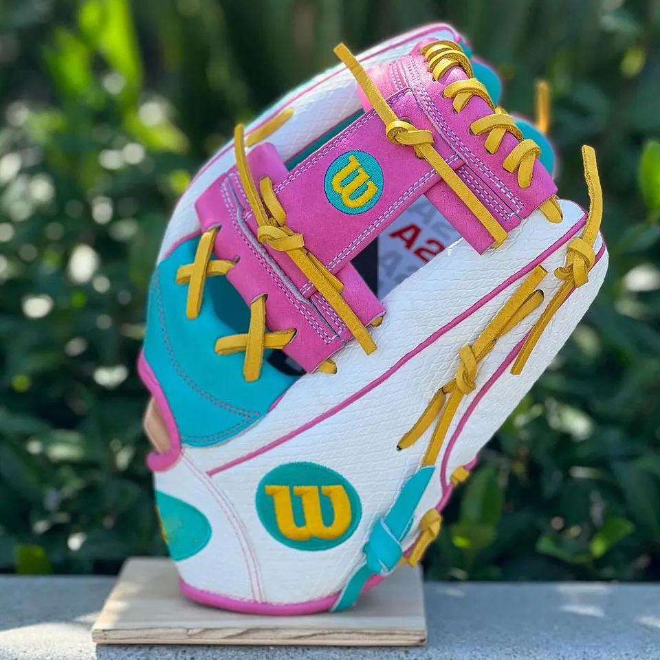 Customized A2000 Baseball Gloves - High Quality Softball Gear
