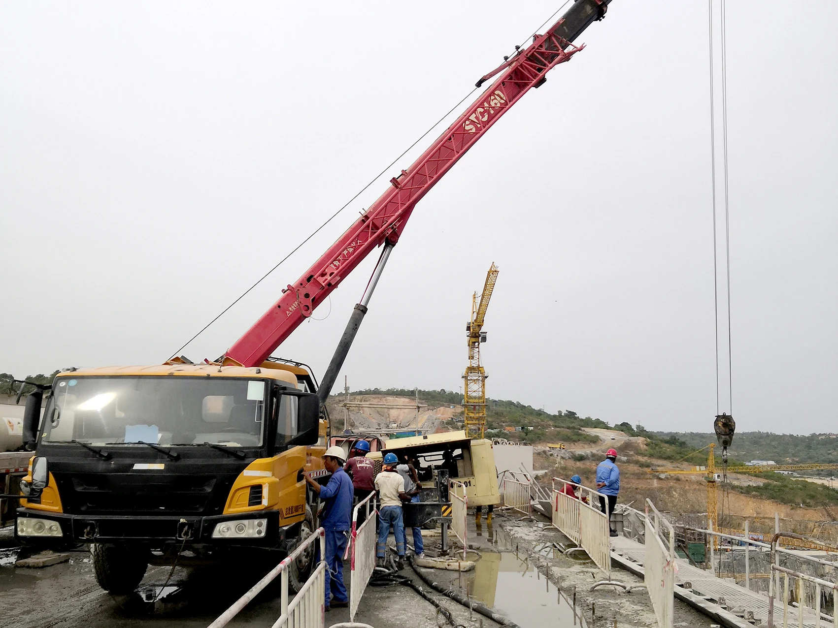 SINOMADA SPC320 32 Ton Truck Mounted Crane - High Power & Precision