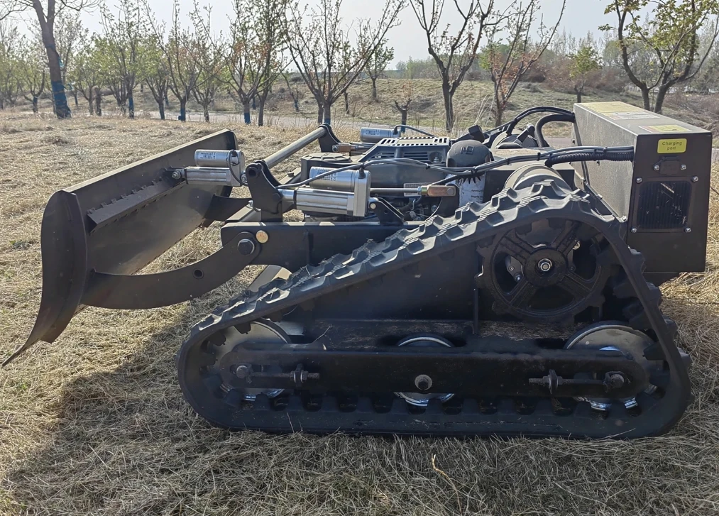 Factory Price Crawler Self-propelled Remote Control Electric Robot Lawn ...