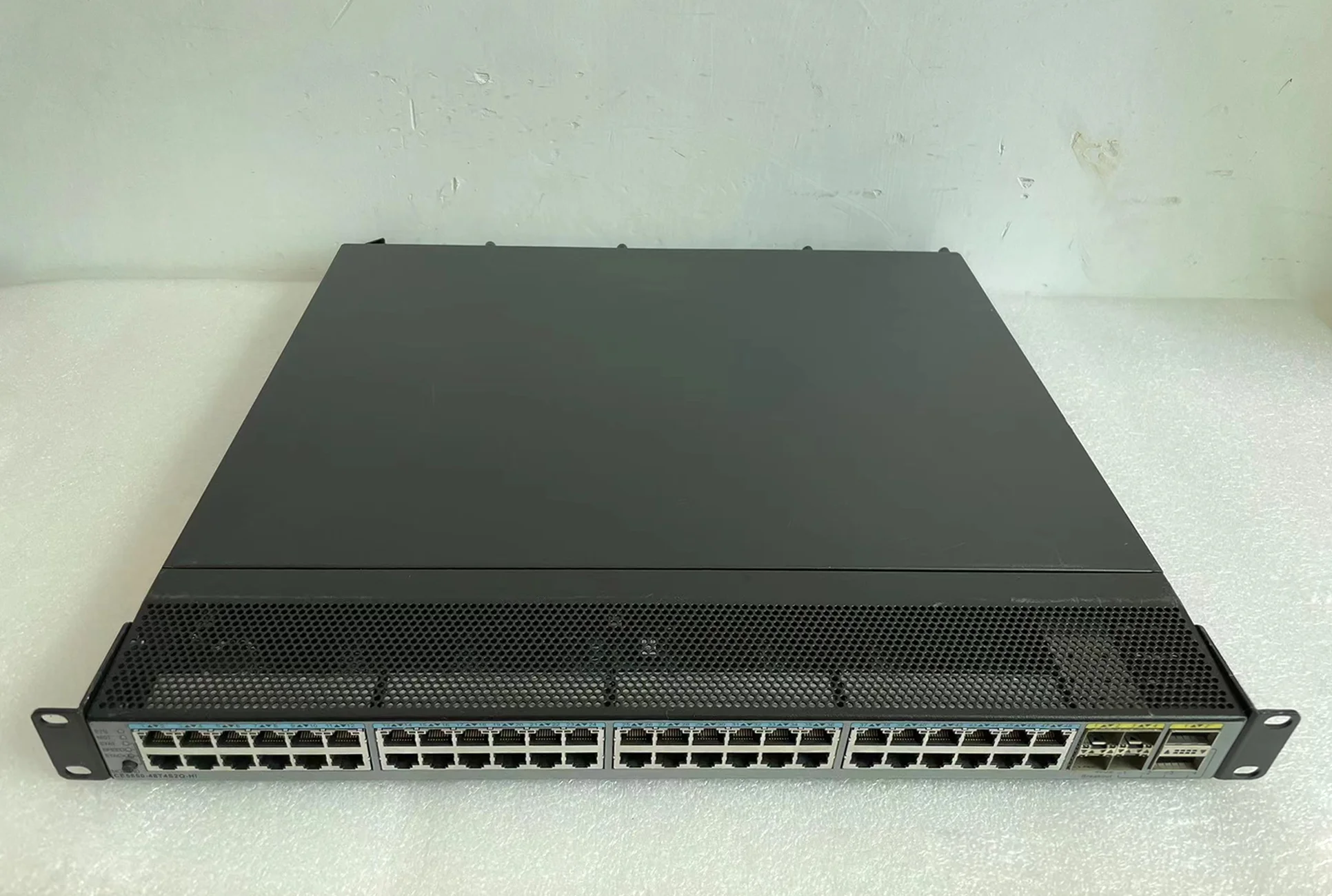 Model Ce5850-48t4s2q-hi Hw Data Center Switch 48 Gigabit Port 40 ...