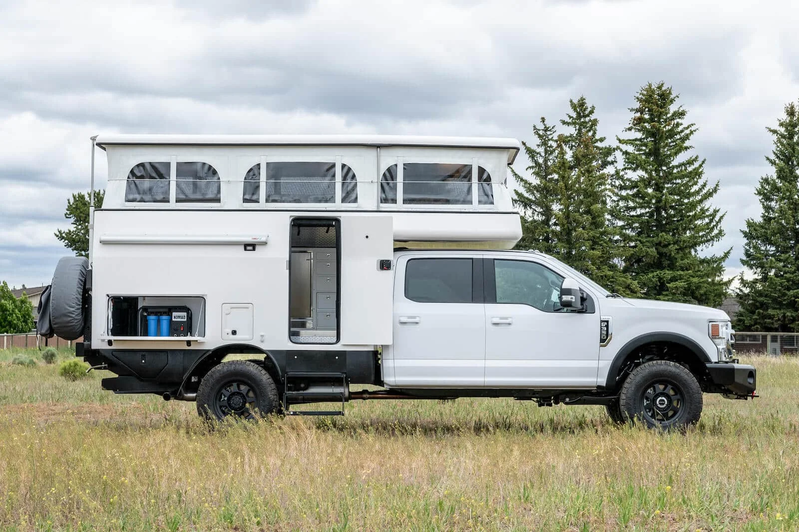 Customized 4x4 Aluminum Truck Camper Topper for Outdoor Camping