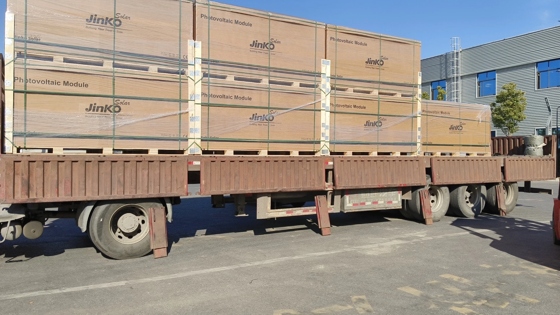 Jinko Solar Panels - Efficient PV Modules for Power Systems