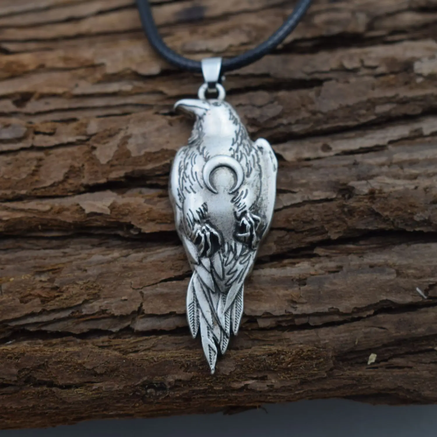 Crow Pendant Necklace - Gothic Vintage Fashion Jewelry