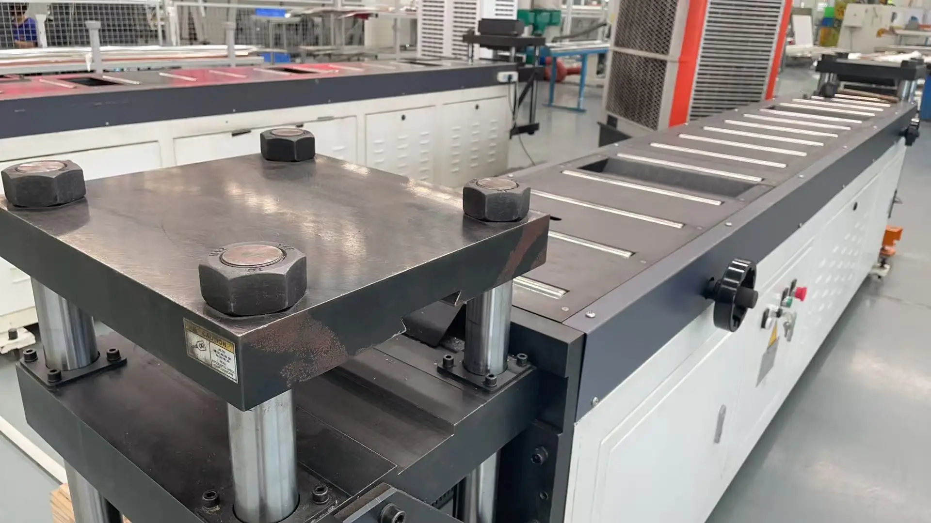 LEX Customizable Size Dense Busbar Trunking System 1*150.0 mm Aluminum ...