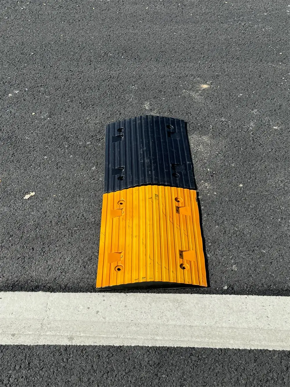 Highway Road Safety Hump Strip Traffic Calming Road Speed Bump Rubber ...