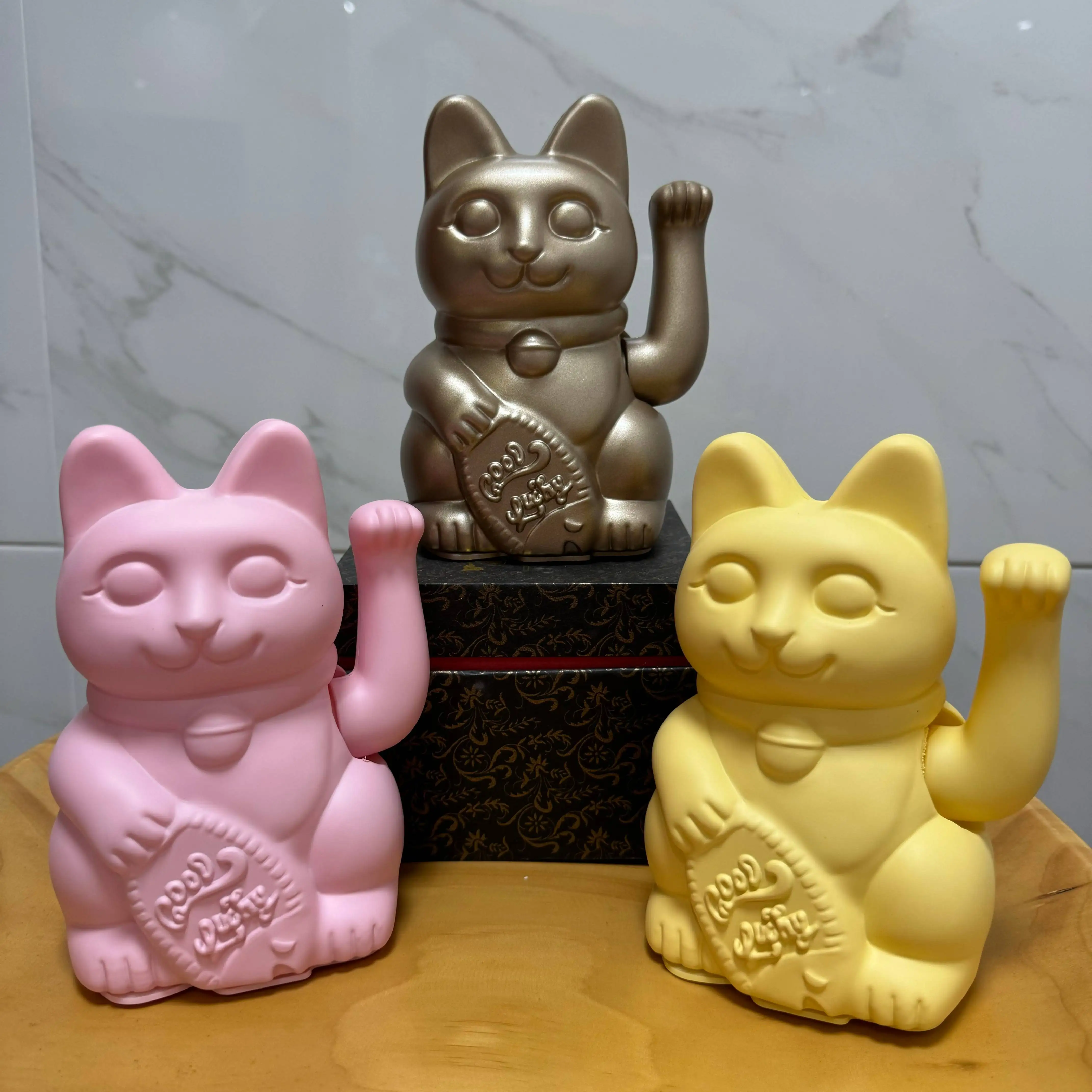 Epoxy Plastic Home Decor - Cute Maneki Neko Figurine
