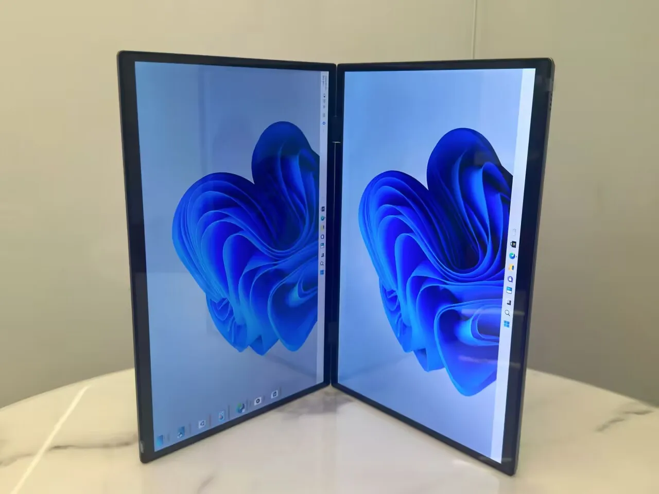 Lenovo Yoga Dual Screen Touch Laptop 14" IPS PC for Business