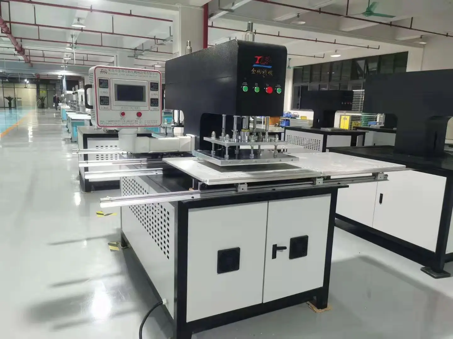 Silicone Rubber Plastic 3D Embossing Machine for Garment Sticker Labels ...