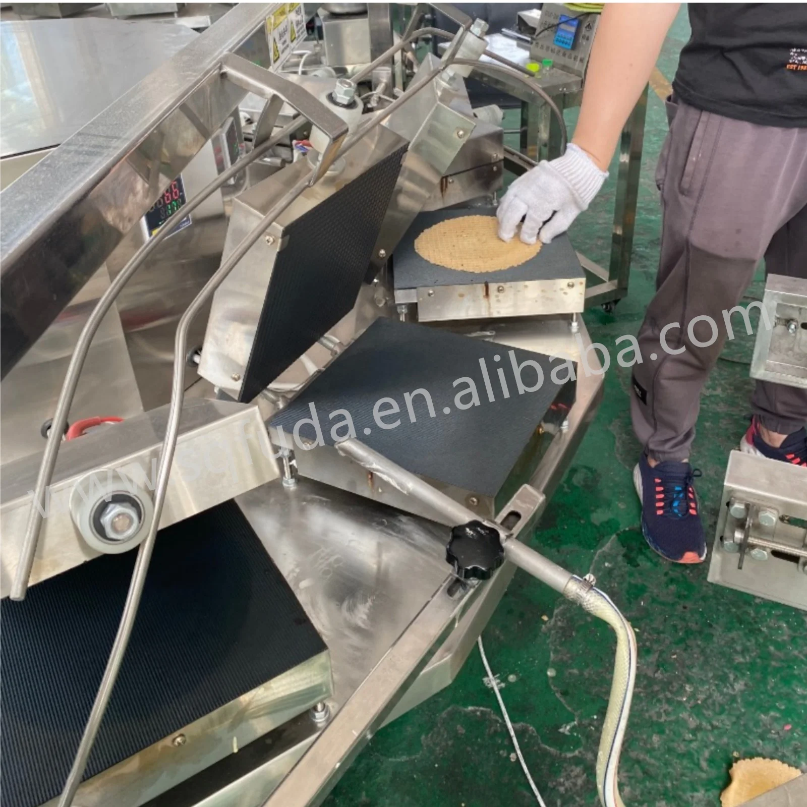 Automatic Krumkake Norwegian Waffle Cookie Roll Maker