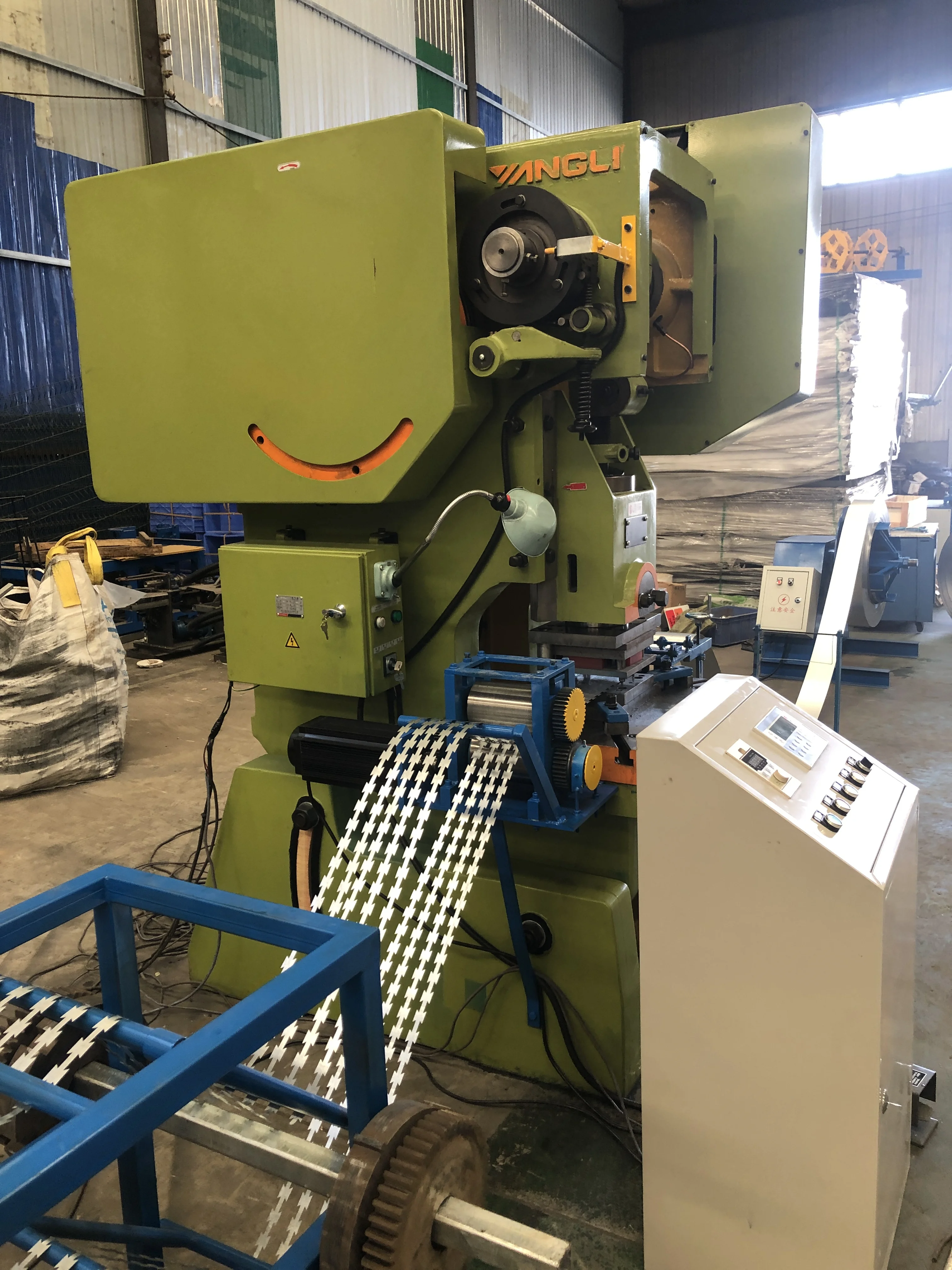 Stainless Steel Concertina Razor Strip Wire Coiling Machine - Buy Razor ...