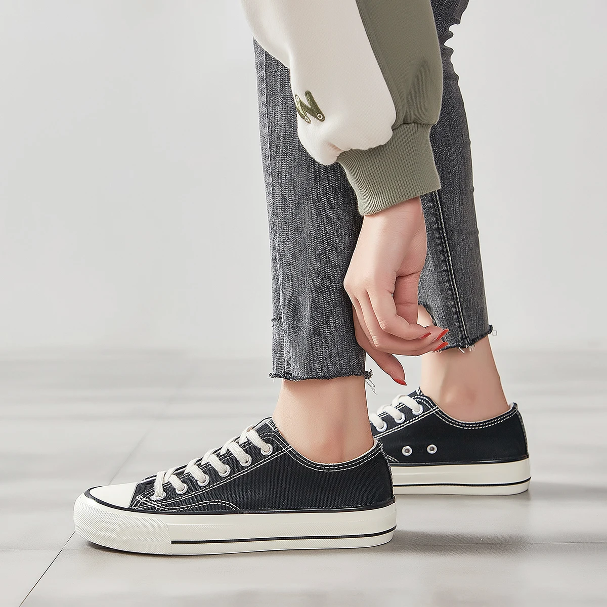 Fashion Sneakers Printed Canvas Shoes For Women Black And White Shoes ...