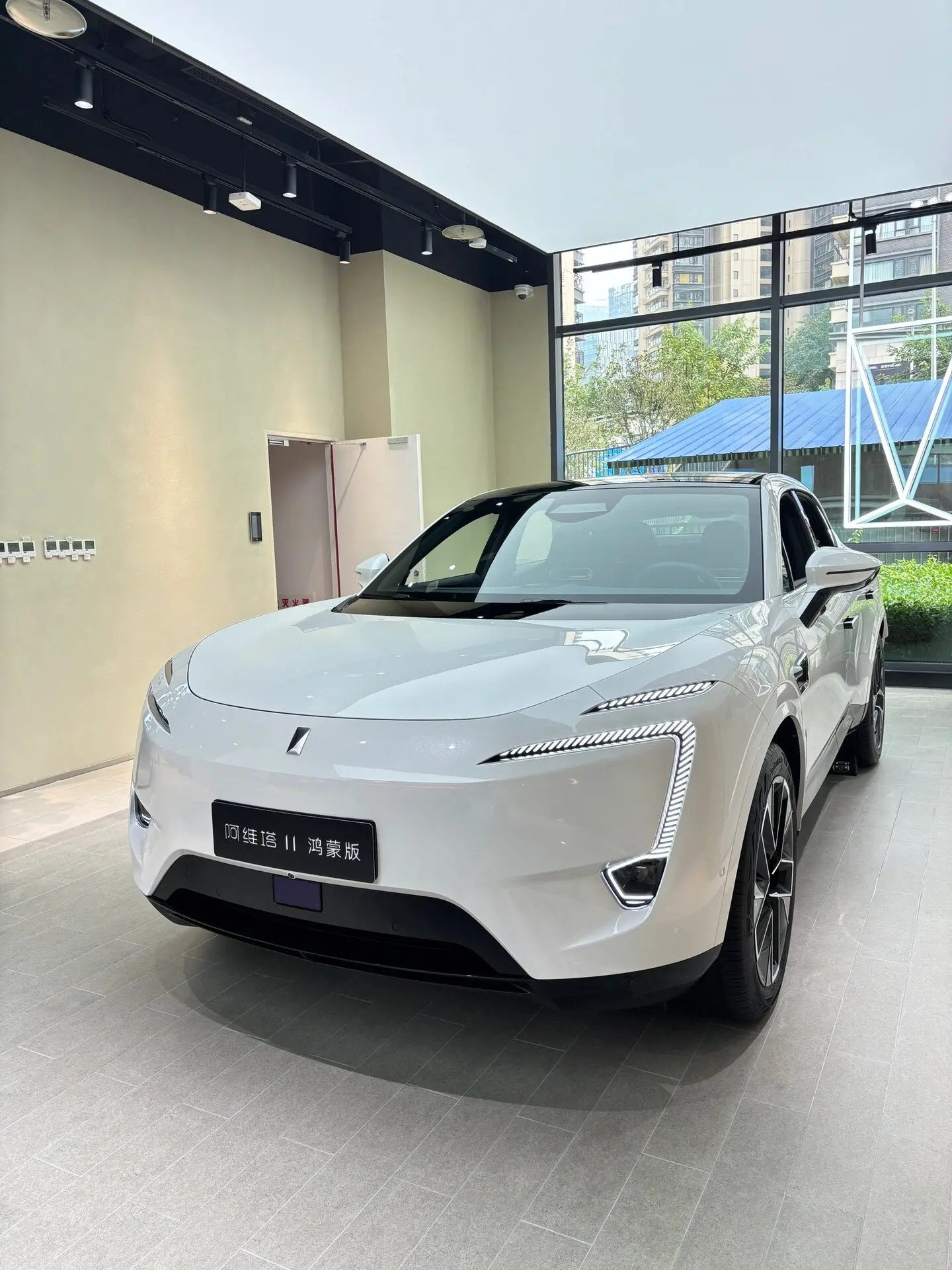 Dubai Avatr 12 Brand Chinese New Energy Vehicle with Long Range Avatar ...