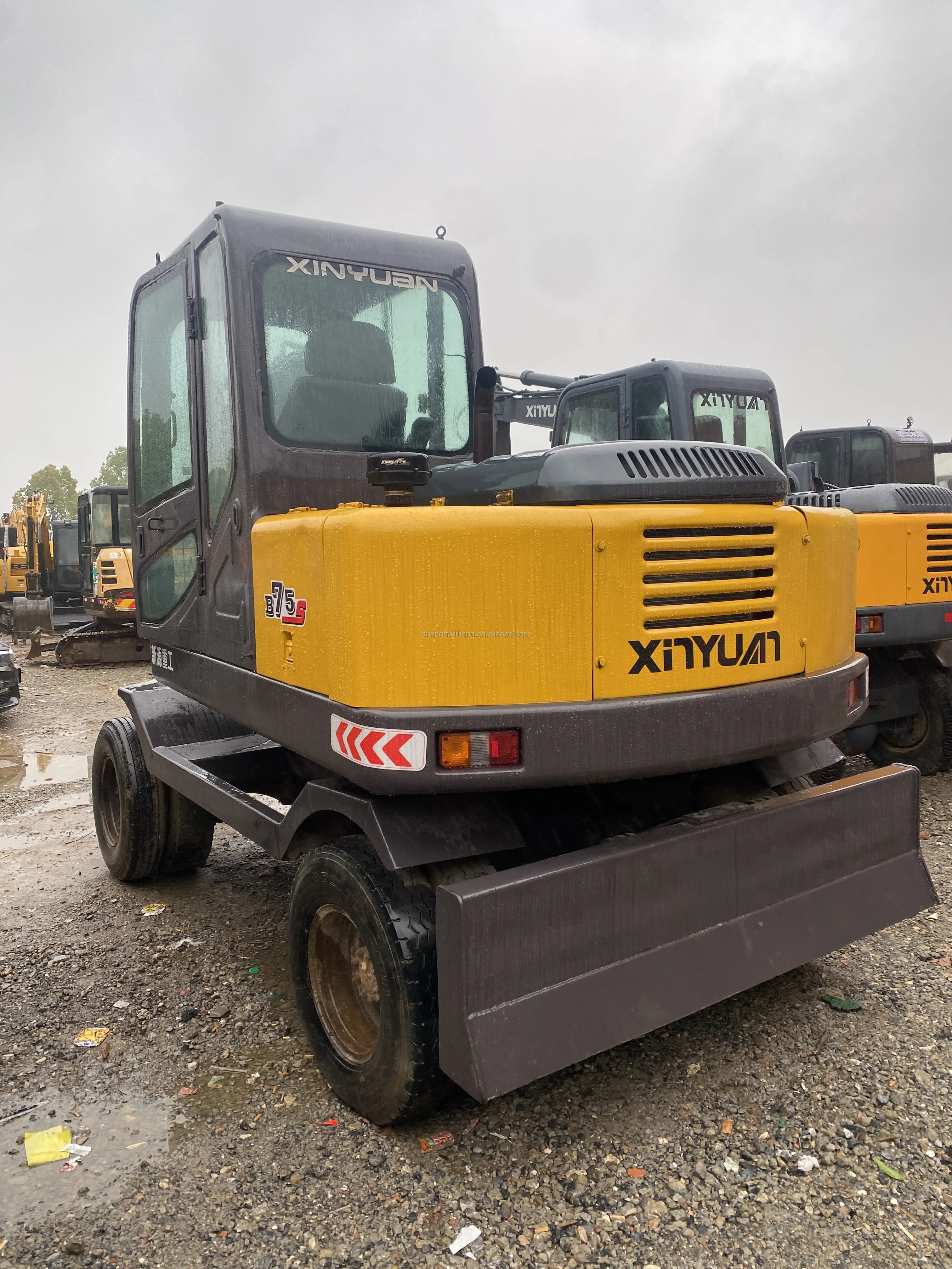 Used Wheel Excavator Xinyuan B75s 7ton With Spin Chunk China Brand ...