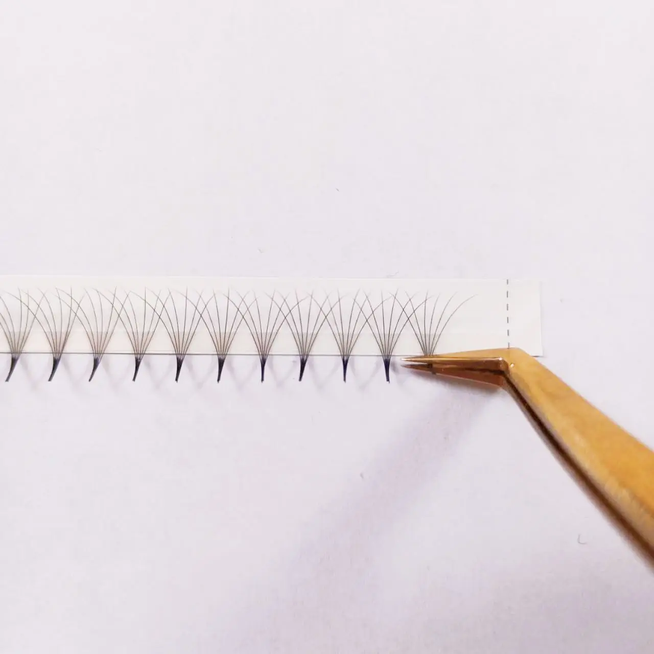 Factory Price Wispy Spikes Lash Extensions Pre Made Fan Hand Mink ...