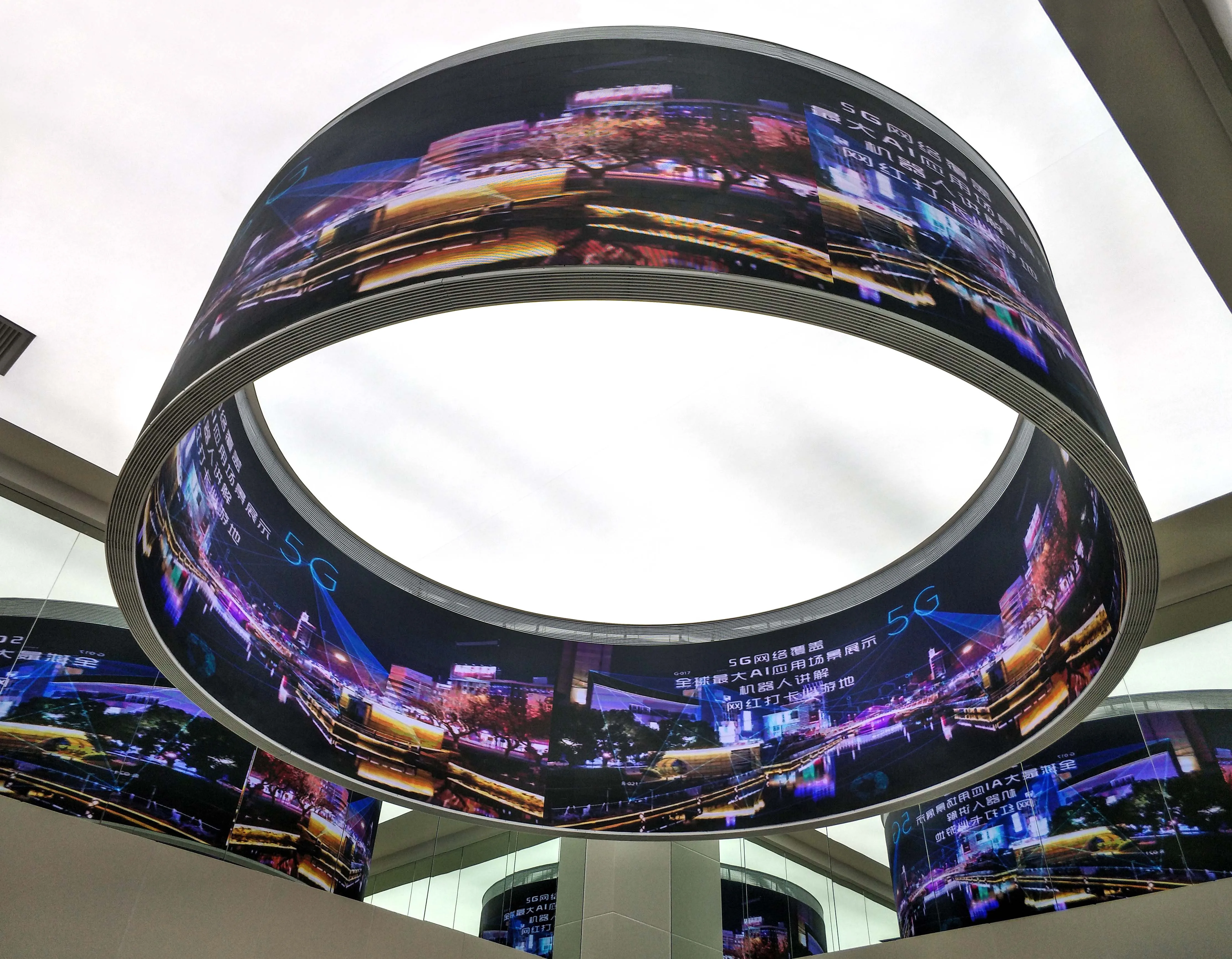 Indoor Full Color Flexible LED Screen Display P2.5 - OEM | Wholesale