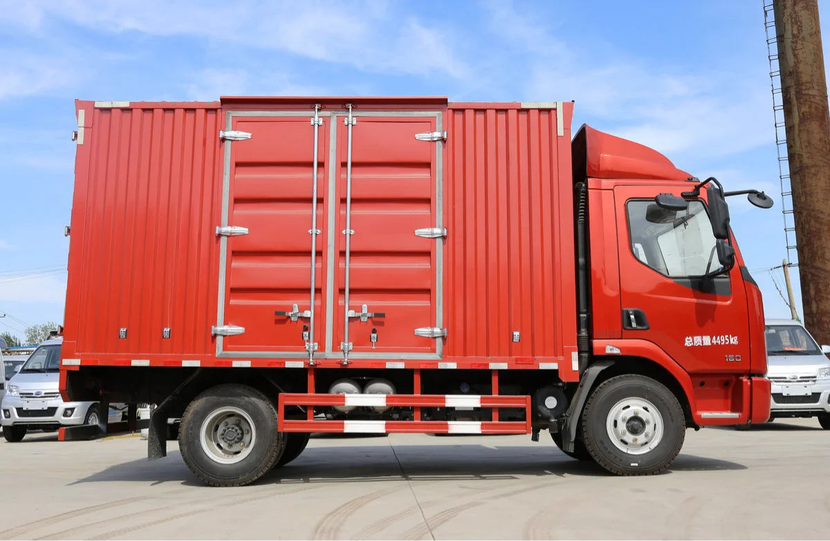 CHENGLONG L3 4X2 Small Cargo Truck - Efficient Logistics