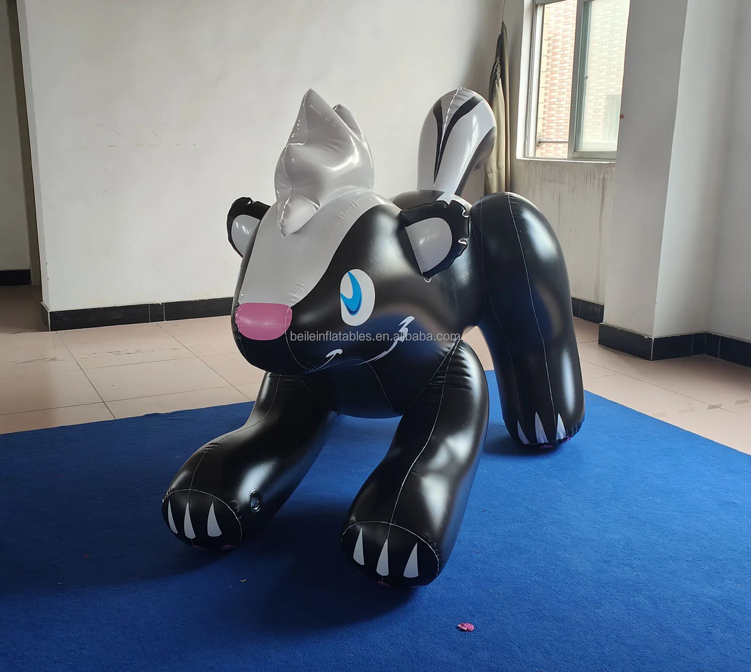 Beile Custom Inflatable Cartoon Animal Black and White Skunk Model