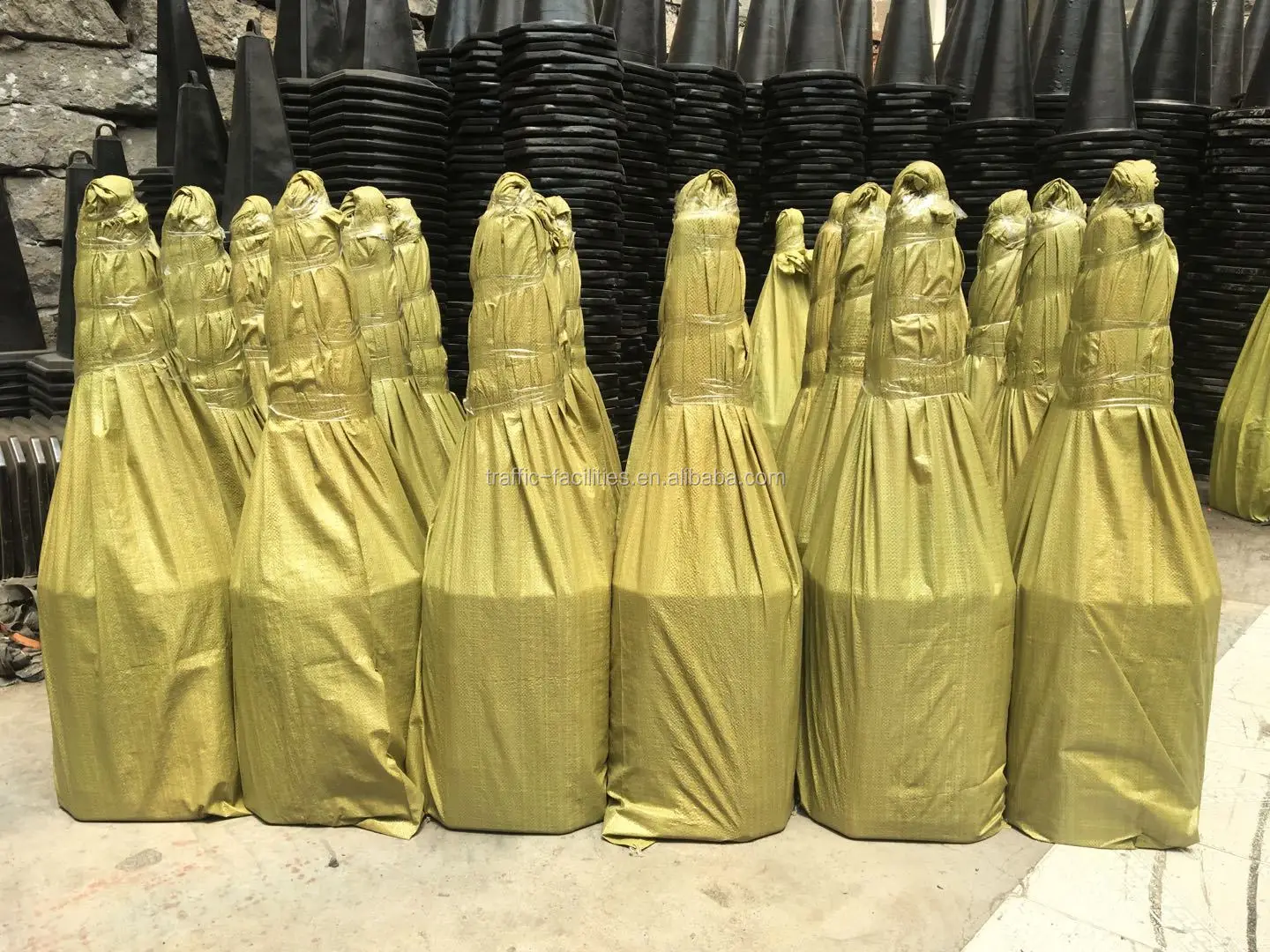 Wholesale 70CM High Quality Square Traffic Cones for Safety