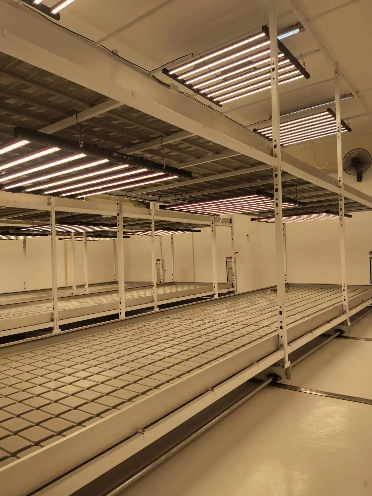 GT Mobile Vertical Grow System - Efficient Growing Solutions