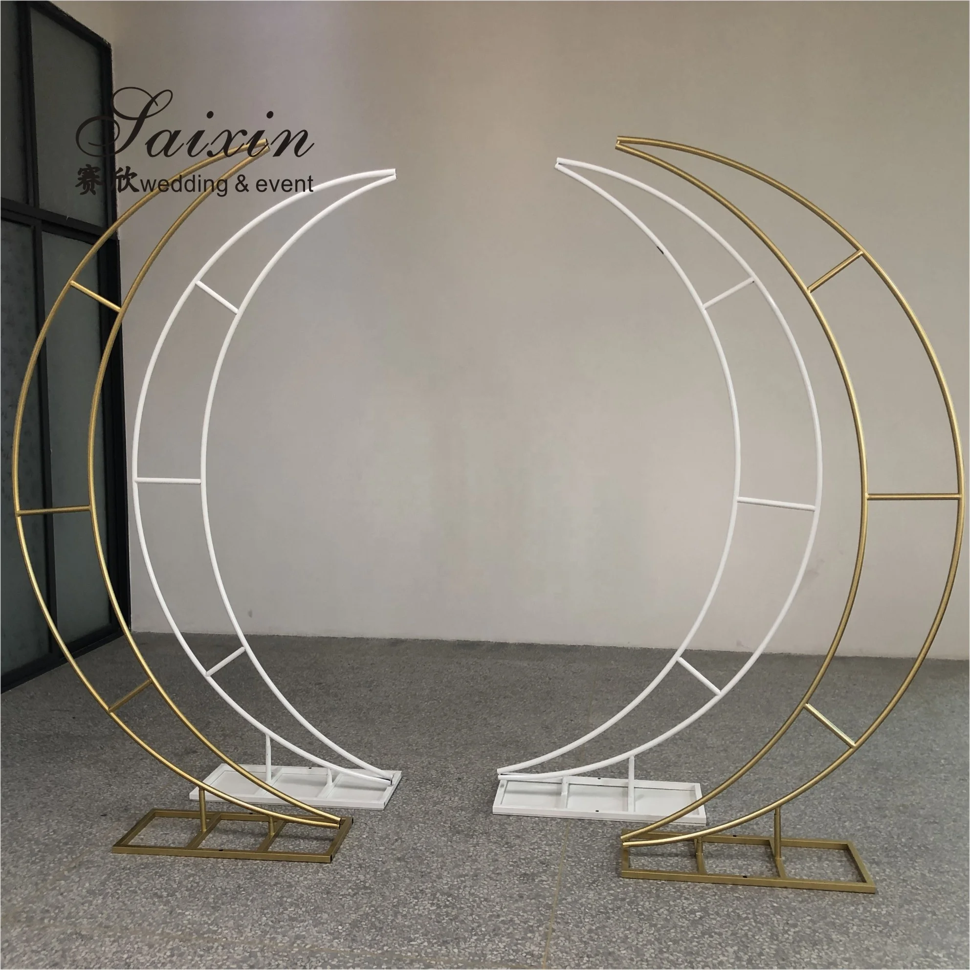 Wholesale Unique Moon Shape White Metal Stand for Wedding Stage ...