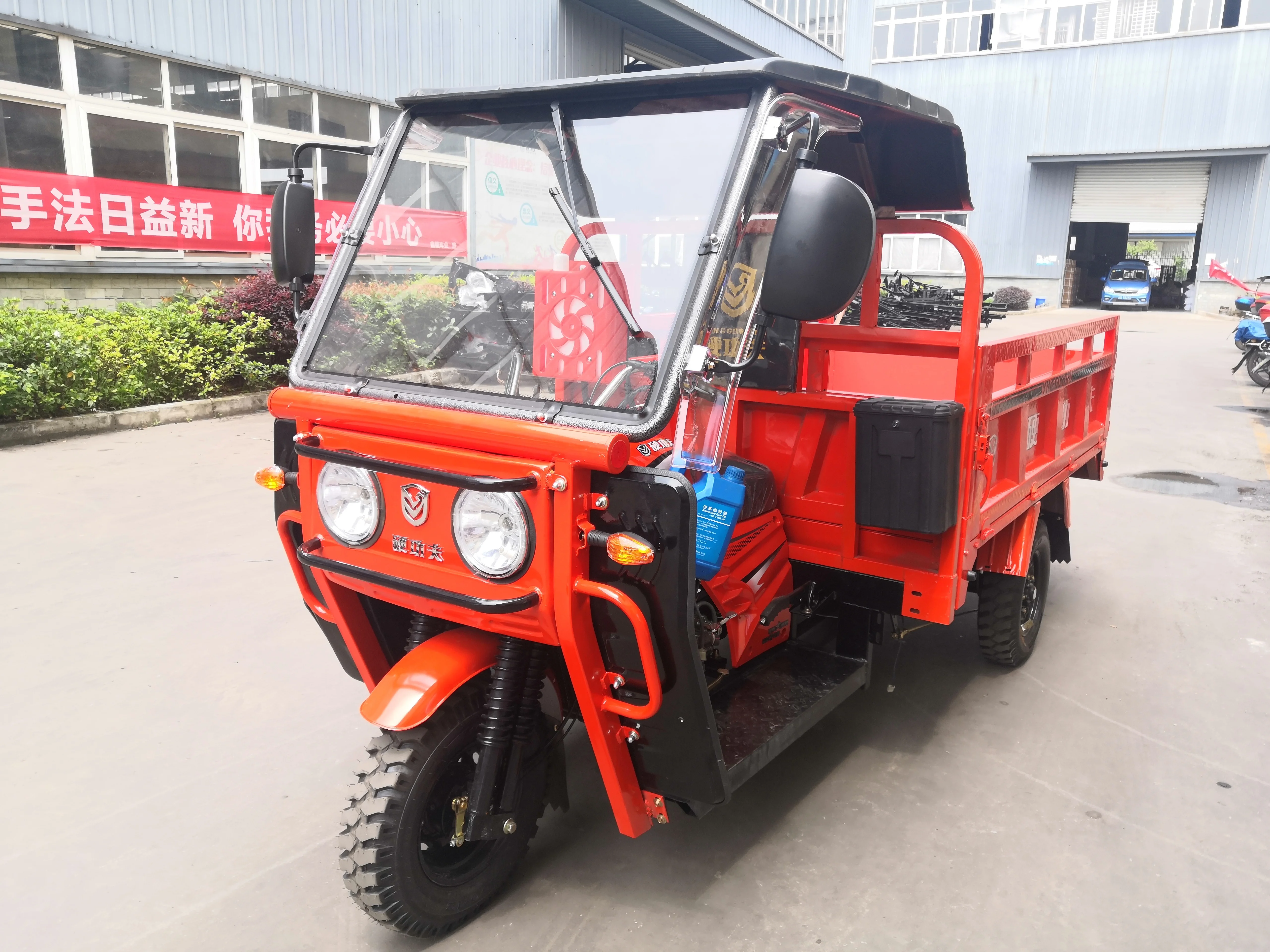 200cc/250cc Motorized Open Drive Cargo Tricycle With Front Windshield ...