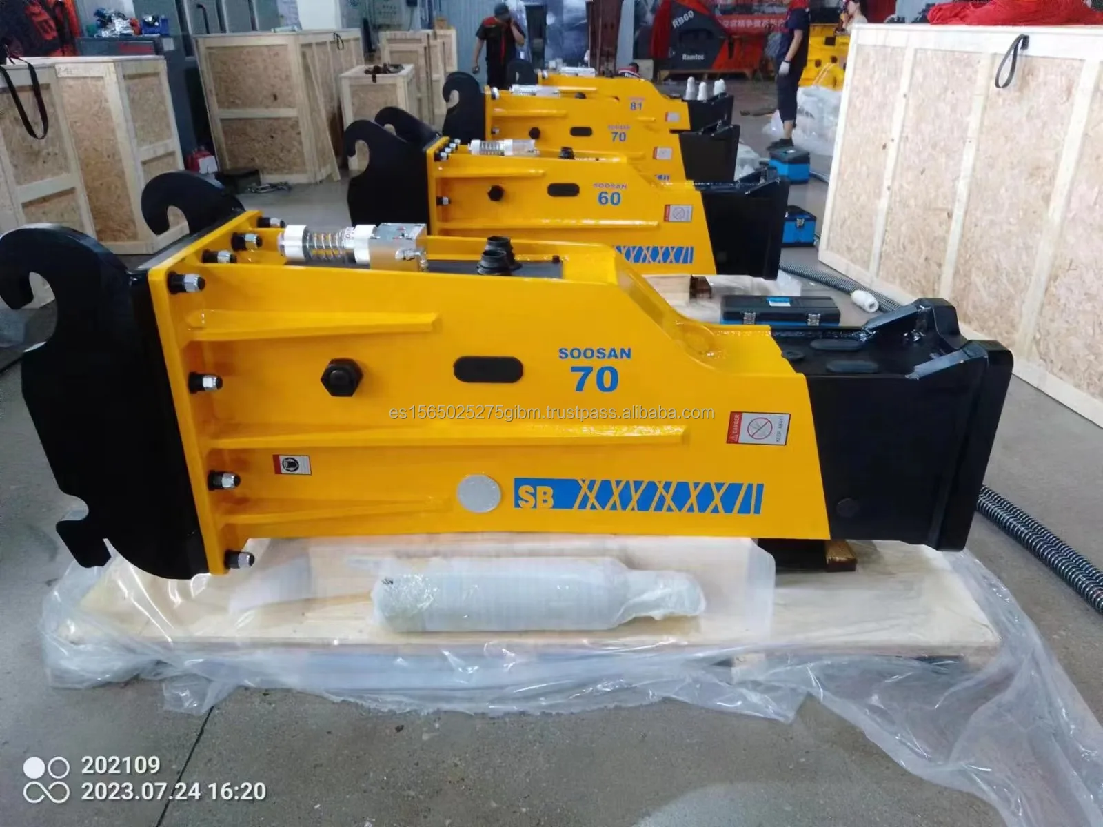 Soosan Hydraulic Breaker Sb 70 Box Type With Auto Grease System Breaker ...