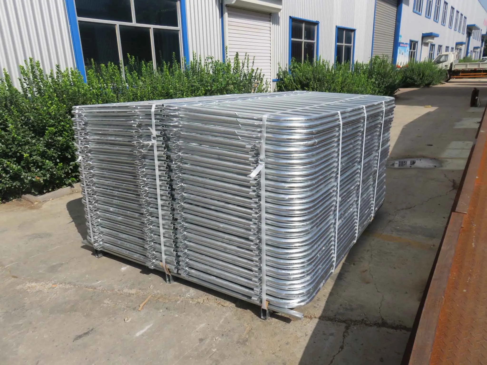 Cheap Metal Temporary Fencing Panel Barrier Crowd Control Panel Crowd ...