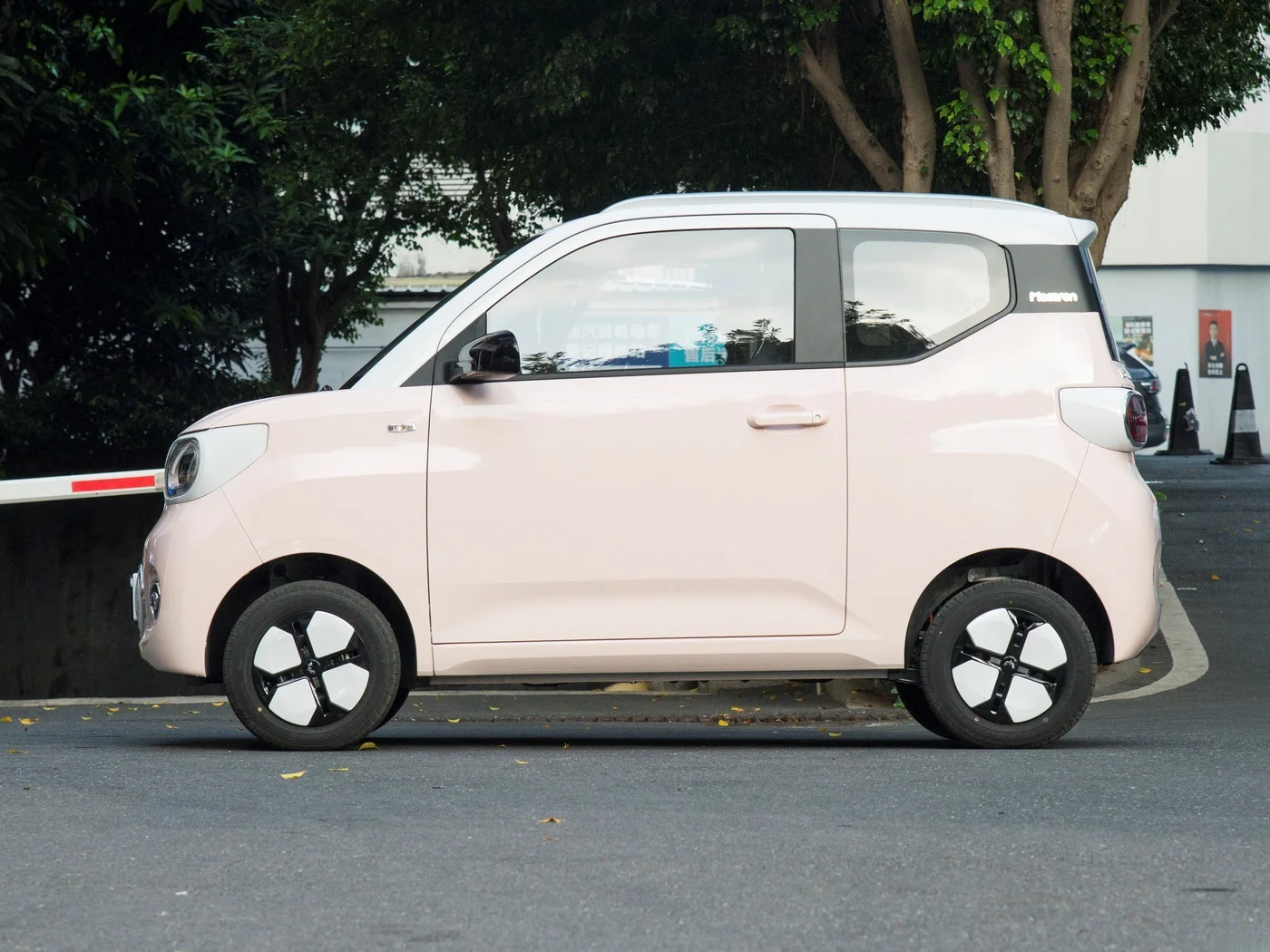 Wuling Hongguang Mini EV Car - 120km Range Electric Vehicle